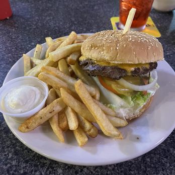 HIGH DIVE BAR AND GRILL - Updated January 2026 - 20 Photos & 18 Reviews ...