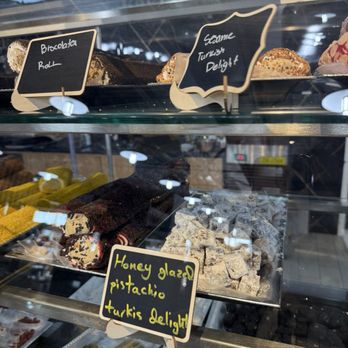 GOLDEN ROASTERY - Updated November 2025 - 283 Photos & 90 Reviews ...