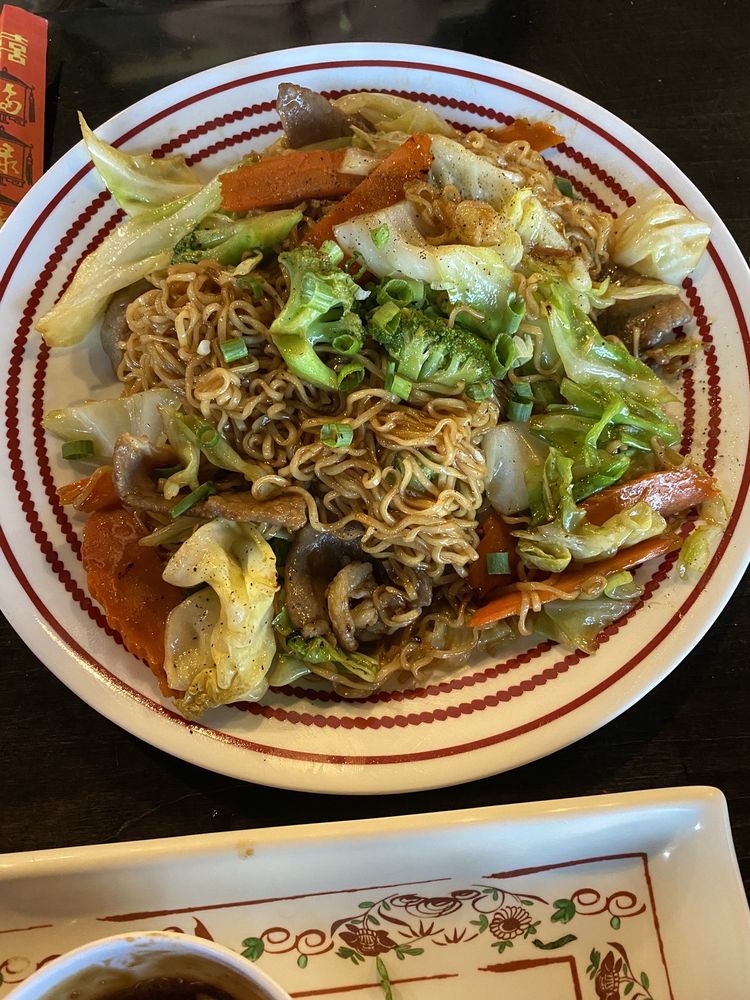 PHO PLUS - Updated January 2026 - 143 Photos & 178 Reviews - 68 W Ctr ...