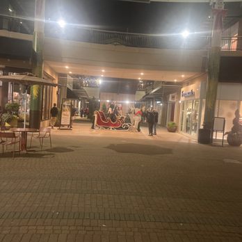 REDMOND TOWN CENTER - Updated January 2026 - 285 Photos & 101 Reviews ...