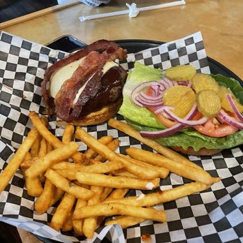 RUSKI’S TAVERN - Updated January 2026 - 109 Photos & 149 Reviews - 212 ...