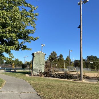 HIGHVIEW PARK - Updated July 2025 - 93 Photos - 7201 Outer Lp ...