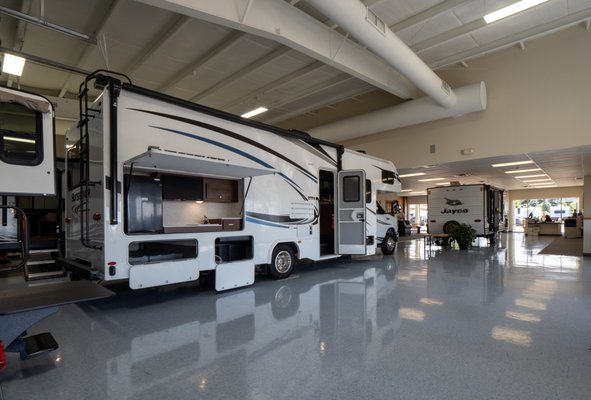 BLUE COMPASS RV - BUFFALO - Updated December 2025 - 14 Photos & 48 ...