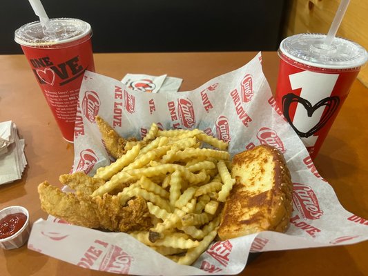 RAISING CANE’S CHICKEN FINGERS - Updated July 2025 - 424 Photos & 415 ...