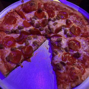 VEY’S PUB - Updated November 2025 - 16 Reviews - 3176 E State St ...