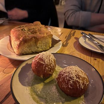 GUSTO 101 - Updated November 2024 - 1717 Photos & 1225 Reviews - 101 ...