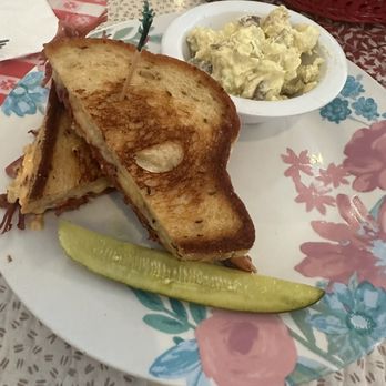 HOMETOWN COUNTRY KITCHEN - Updated September 2025 - 585 Photos & 694 ...