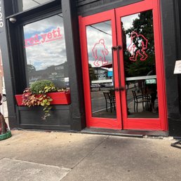 THE RED YETI - Updated December 2025 - 748 Photos & 607 Reviews - 256 ...