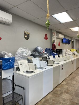 THE LAUNDRY BASKET - Updated October 2025 - 24 Photos & 27 Reviews ...