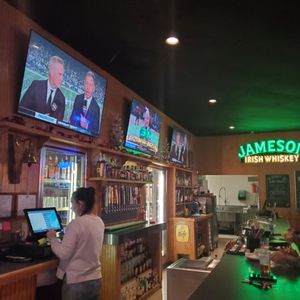 THE HEADLINERS CLUB - Updated May 2025 - 16 Reviews - 17880 SW McEwan ...