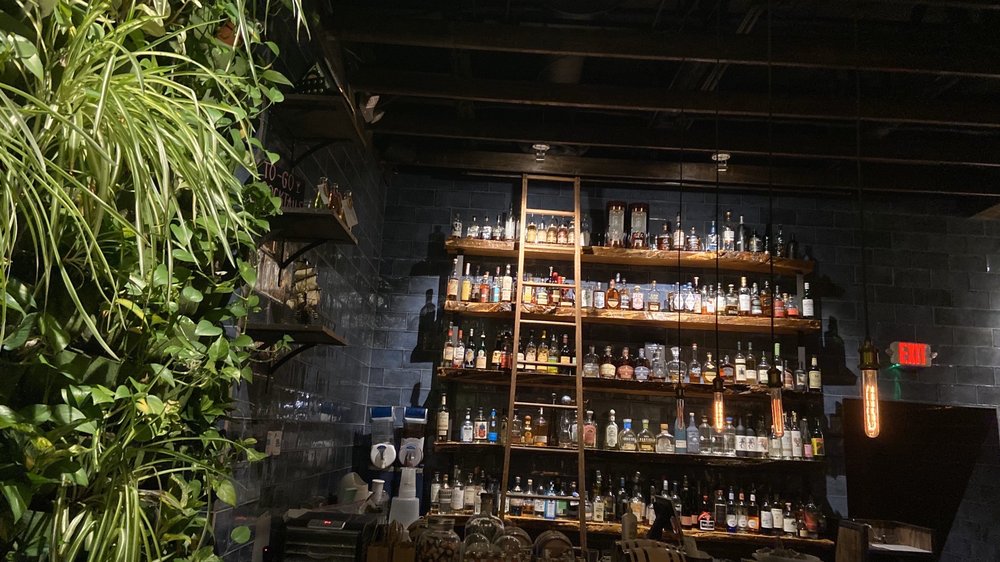 THE WHINING PIG DESERT RIDGE - 140 Photos & 160 Reviews - 21001 N Tatum ...