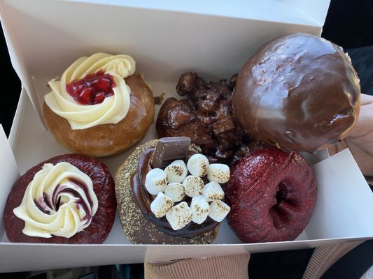 TASTEE KING DONUTS - Updated August 2025 - 31 Photos & 54 Reviews ...