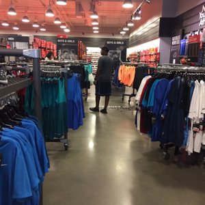 TULARE OUTLETS - 89 Photos & 84 Reviews - Outlet Stores - 1407 ...