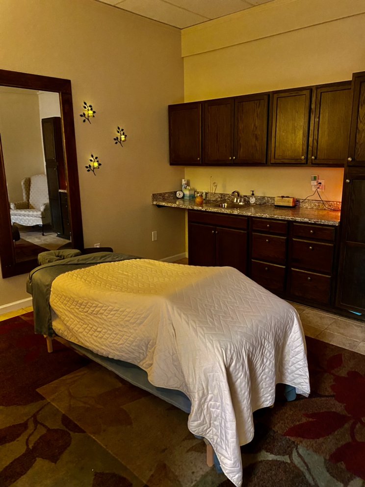 AMBER’S THERAPEUTIC OASIS - Updated December 2025 - 150 N Wilma Ave ...