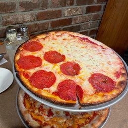 SQUAN TAVERN - Updated September 2025 - 93 Photos & 196 Reviews - 15 ...