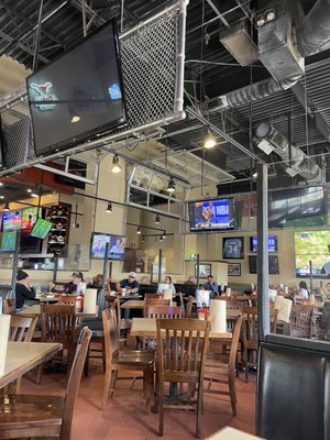 PLUCKERS WING BAR - KILLEEN - Updated December 2025 - 285 Photos & 528 ...