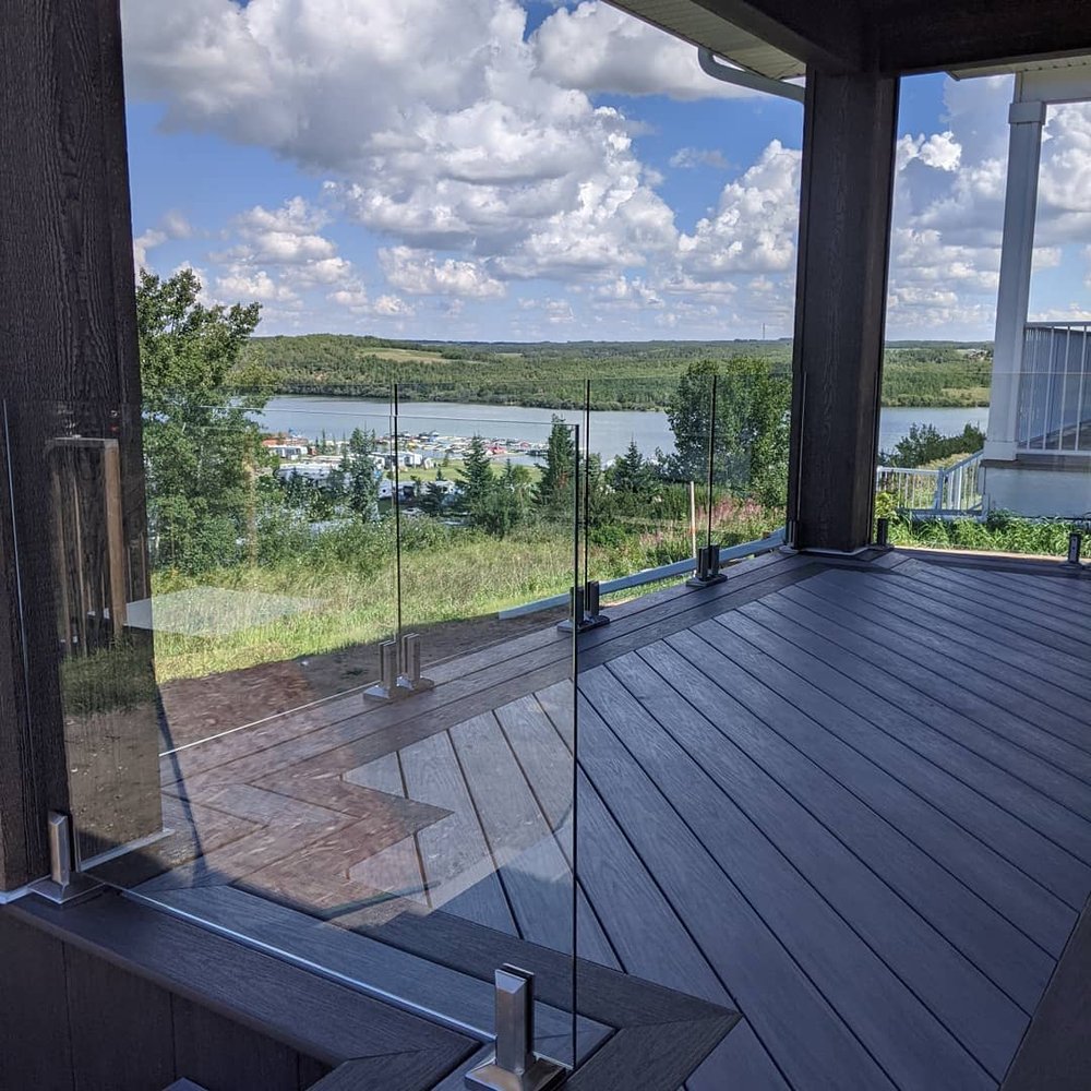 WEST DECK - Updated February 2025 - 17 Photos - 43-4612 62 Street, Red ...