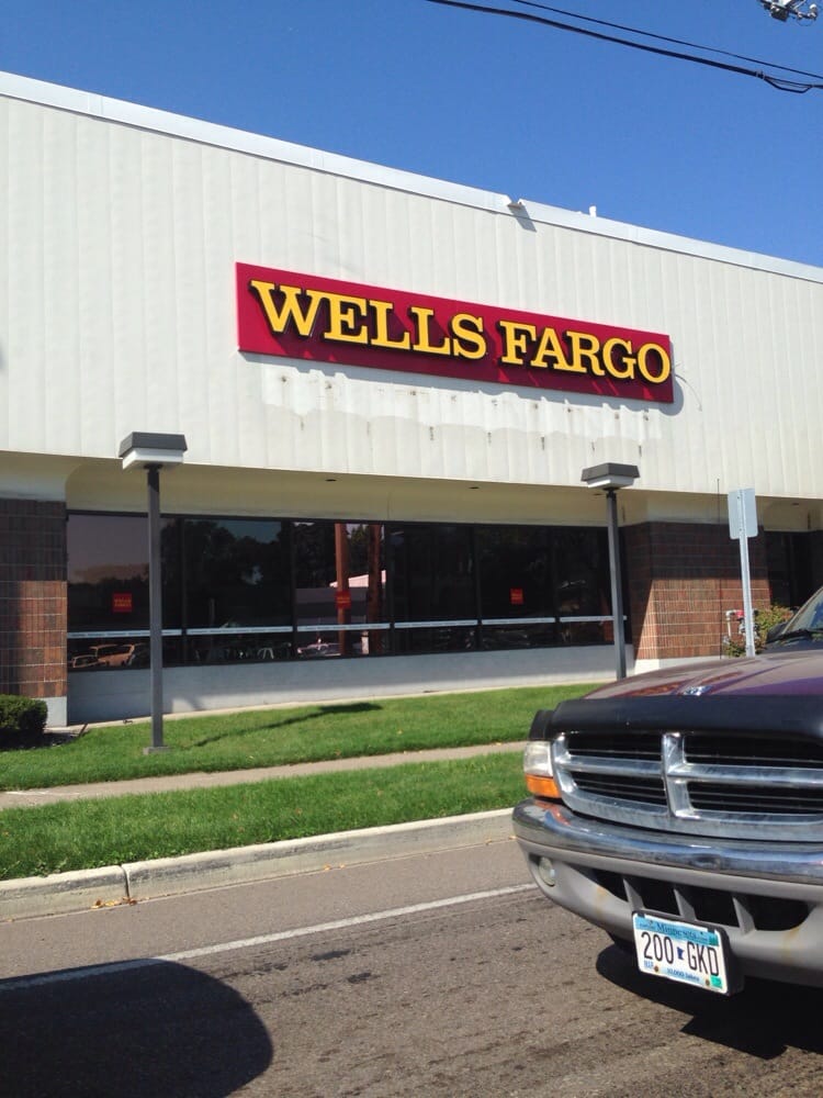 WELLS FARGO BANK - Updated November 2025 - 19 Reviews - 1827 Grand Ave ...