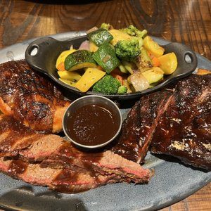 HI-DIVE LOUNGE - Updated June 2024 - 65 Photos & 108 Reviews - 1411 W ...