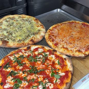 CAFE APIZZA - Updated July 2025 - 25 Photos - 1634 Wyoming Ave, Forty Fort, Pennsylvania - Pizza ...