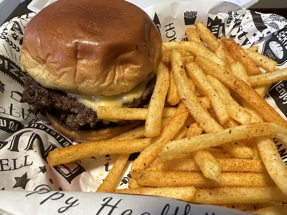 CAMO CARAVAN - Updated May 2024 - 11 Photos - 622 North Dr ...