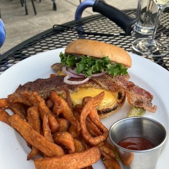 STONE CLIFF INN - Updated August 2024 - 378 Photos & 516 Reviews ...