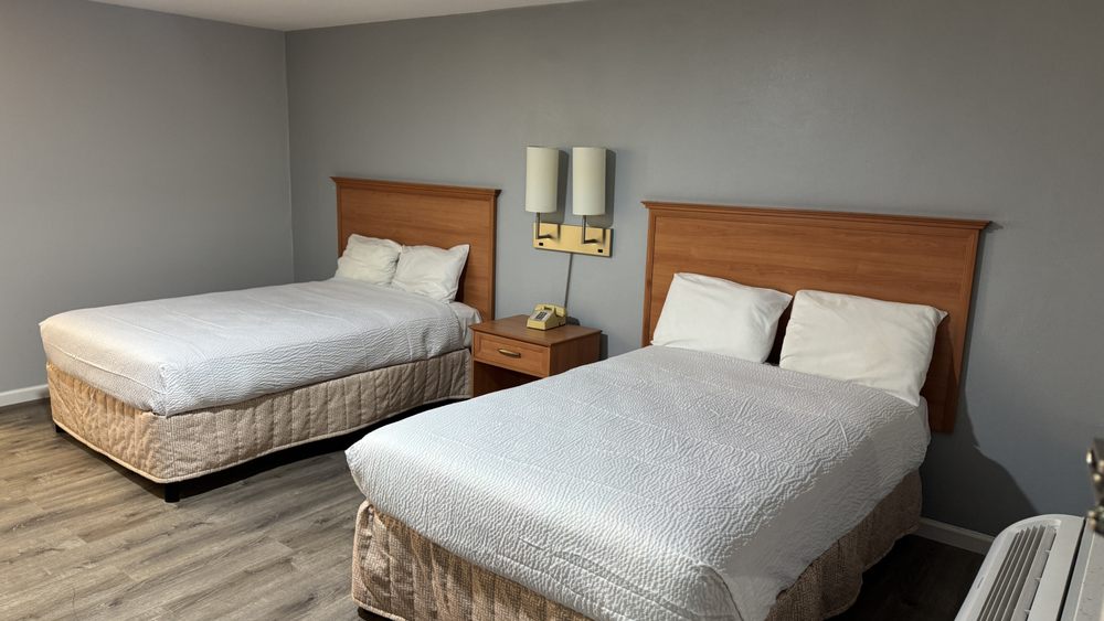 PACIFIC EXPRESS INN - Updated May 2026 - 24 Photos & 14 Reviews - 951 ...