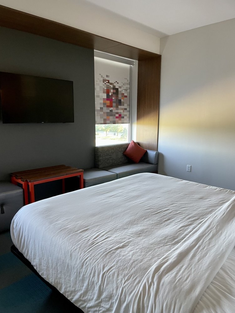 ALOFT WICHITA - 65 Photos & 40 Reviews - 3642 N Oliver, Wichita, Kansas ...