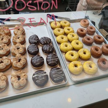 DOCE DONUT CO - Updated January 2025 - 56 Photos & 38 Reviews - 2305 ...