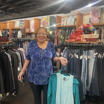 GOODWILL SOUTHERN CALIFORNIA RETAIL STORE & DONATION CENTER - Updated ...