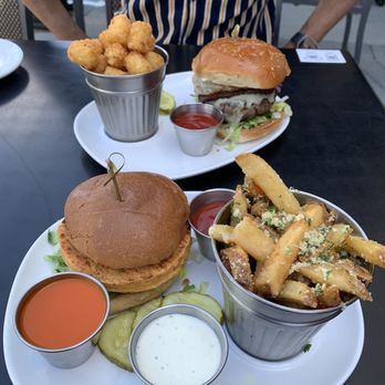 TONY C’S SPORTS BAR & GRILL - Updated July 2025 - 486 Photos & 514 ...