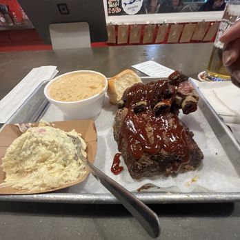 FIREHOUSE QUE & BREW - Updated December 2025 - 374 Photos & 610 Reviews ...