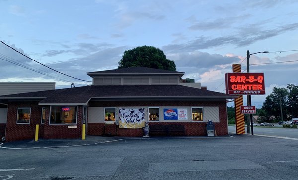 BARBECUE CENTER - 143 Photos & 154 Reviews - Barbeque - 900 N Main St ...