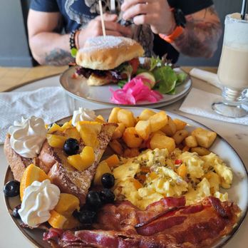 WHITE RABBIT - Updated October 2025 - 30 Photos & 12 Reviews - C. Ramón ...