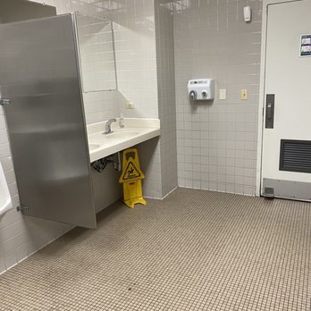 BEST BUY - Updated December 2025 - 20 Photos & 153 Reviews - 5425 Touhy ...