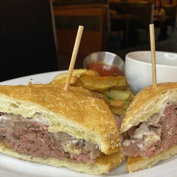 COLLINS BROTHERS PUBLIC HOUSE - Updated May 2025 - 279 Photos & 200 ...