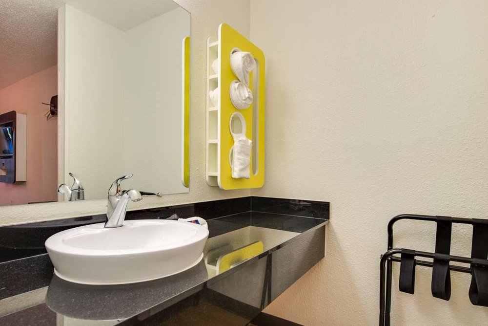 MOTEL 6 - Updated July 2025 - 61 Photos & 19 Reviews - 1401 Bloomfield ...