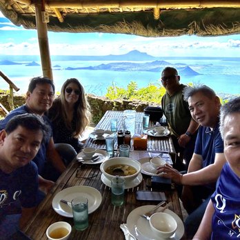 LESLIE’S RESTAURANT TAGAYTAY - Updated January 2025 - 154 Photos & 33 ...