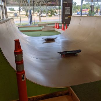 BIG PUTTS MINI GOLF - Updated April 2025 - 60 Photos & 30 Reviews ...