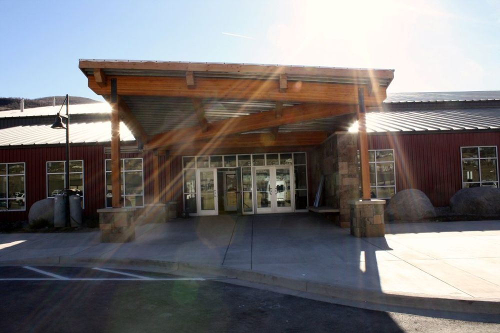 EDWARDS FIELD HOUSE - Updated March 2025 - 450 Miller Ranch Rd, Edwards ...