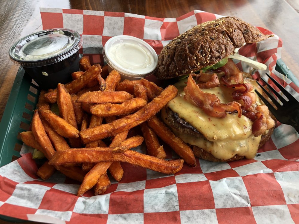 THE BURGER STATION - 76 Photos & 126 Reviews - 2700 N Florida Ave ...