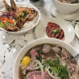 PHO 37 - Updated December 2025 - 100 Photos & 61 Reviews - 1578 Robson ...