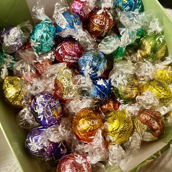 LINDT CHOCOLATE SHOP - Updated October 2025 - 68 Photos & 71 Reviews ...
