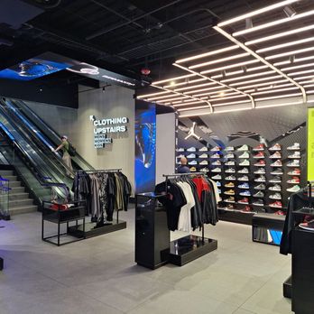 JD SPORTS - Updated December 2025 - 25 Photos - 10 S State St, Chicago ...