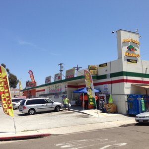 APPLE TREE MARKET - Updated March 2025 - 25 Photos & 44 Reviews - 1556 ...