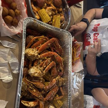 TOP CRAB SEAFOOD & BAR - Updated October 2025 - 78 Photos & 79 Reviews ...