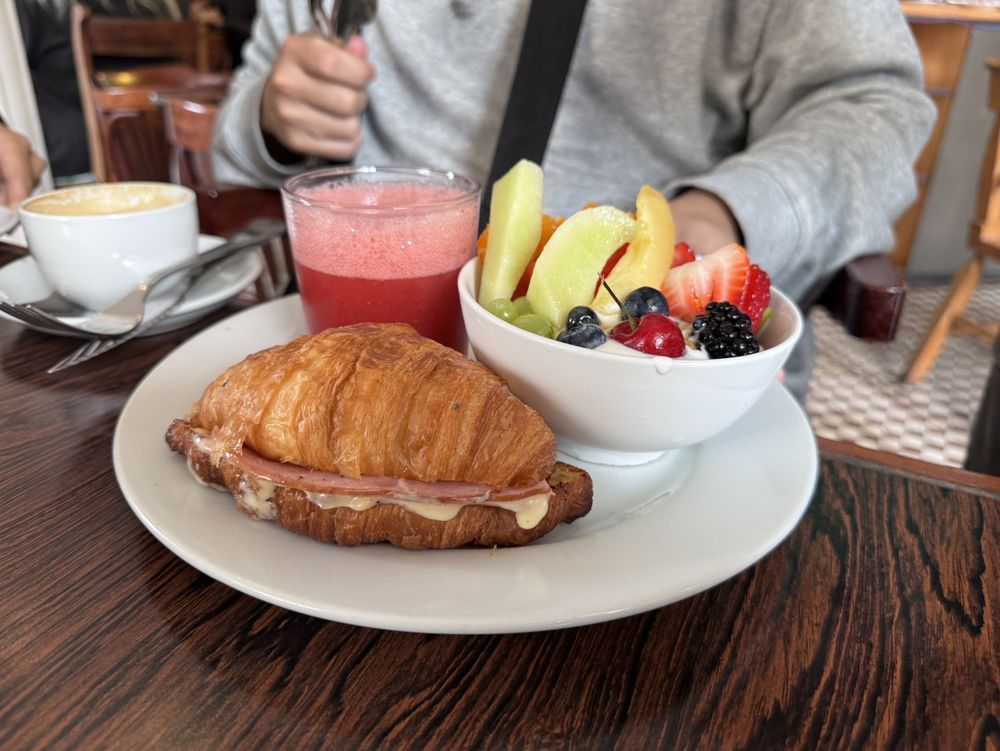 CAFÉ ENTRE CERROS - Updated June 2024 - 11 Photos - Pasaje Galves 223 ...
