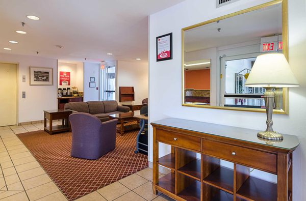 ECONO LODGE INN & SUITES - Updated January 2026 - 19 Photos & 13 ...