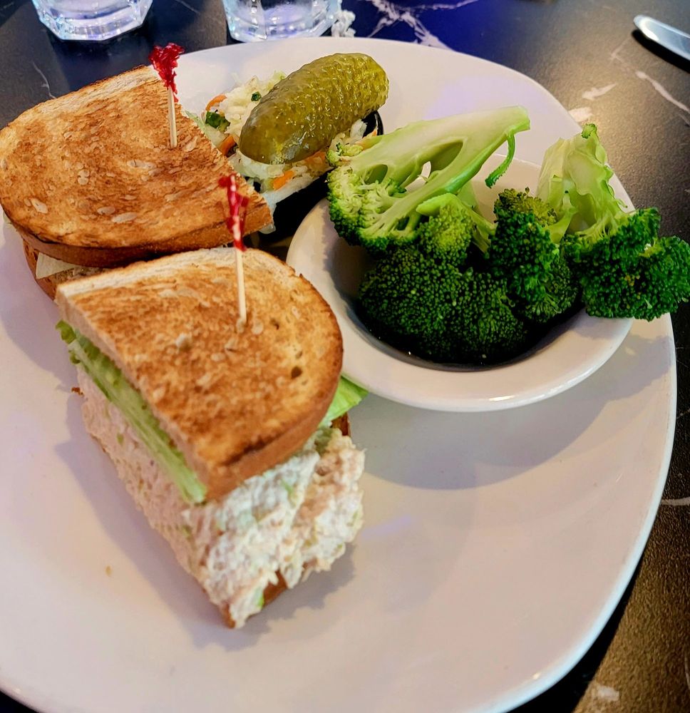 ON PARADE DINER - 152 Photos & 208 Reviews - 7980 Jericho Tpke ...