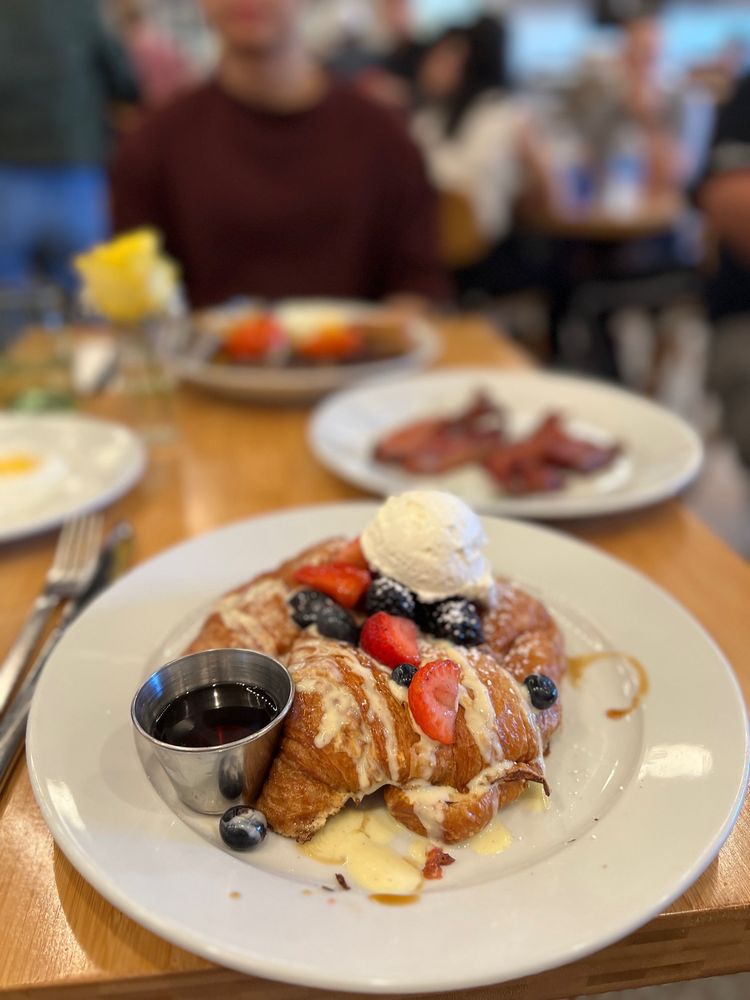 BLOOM - Updated December 2024 - 3137 Photos & 1460 Reviews - 202 ...